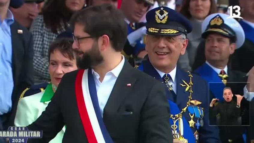 El aplaudido gesto del Presidente Gabriel Boric en la Parada Militar | 13.cl